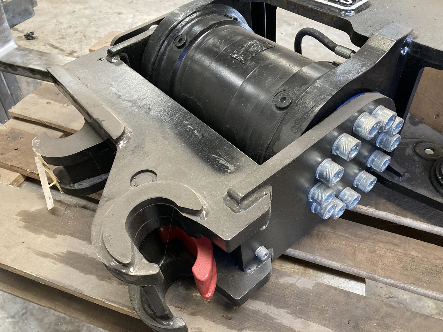 Whites 8 tonne tilting hitch