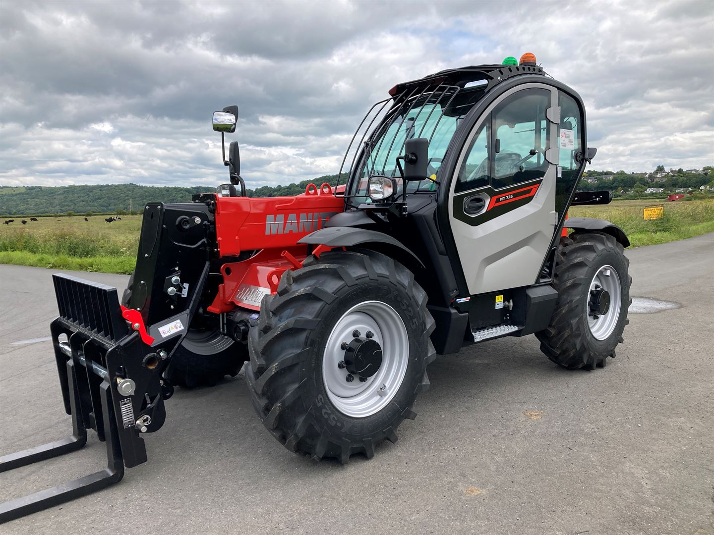 Manitou MT 735 Telehandler